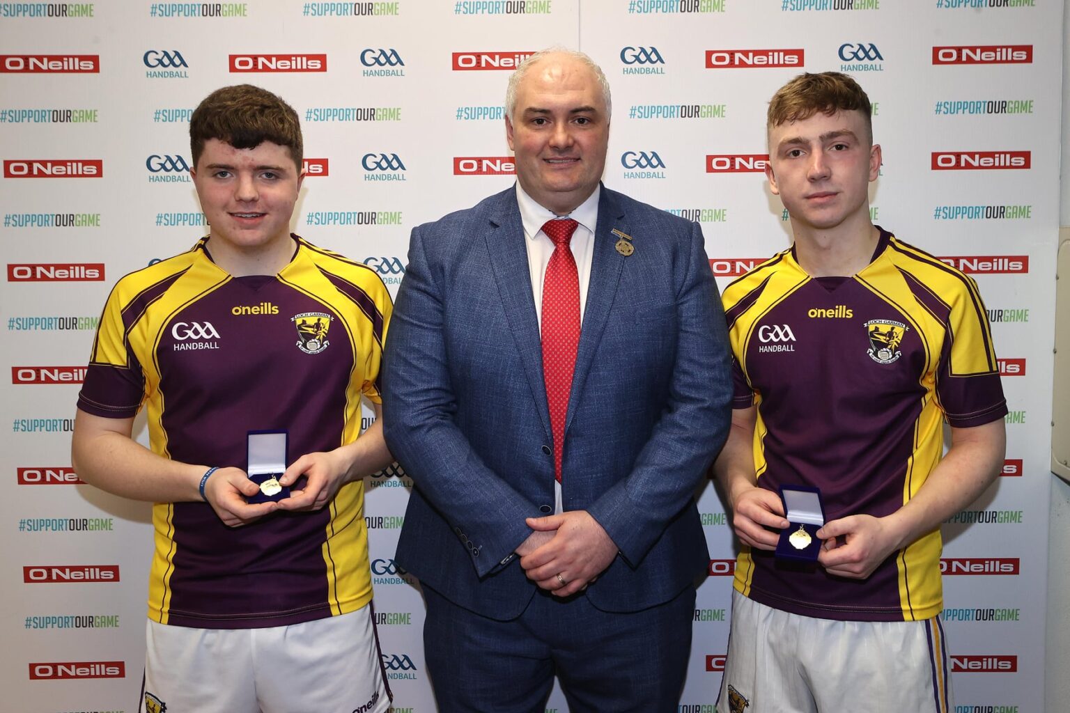 U21 winners Mark Doyle and Josh Kavanagh with GAA Handball President ...