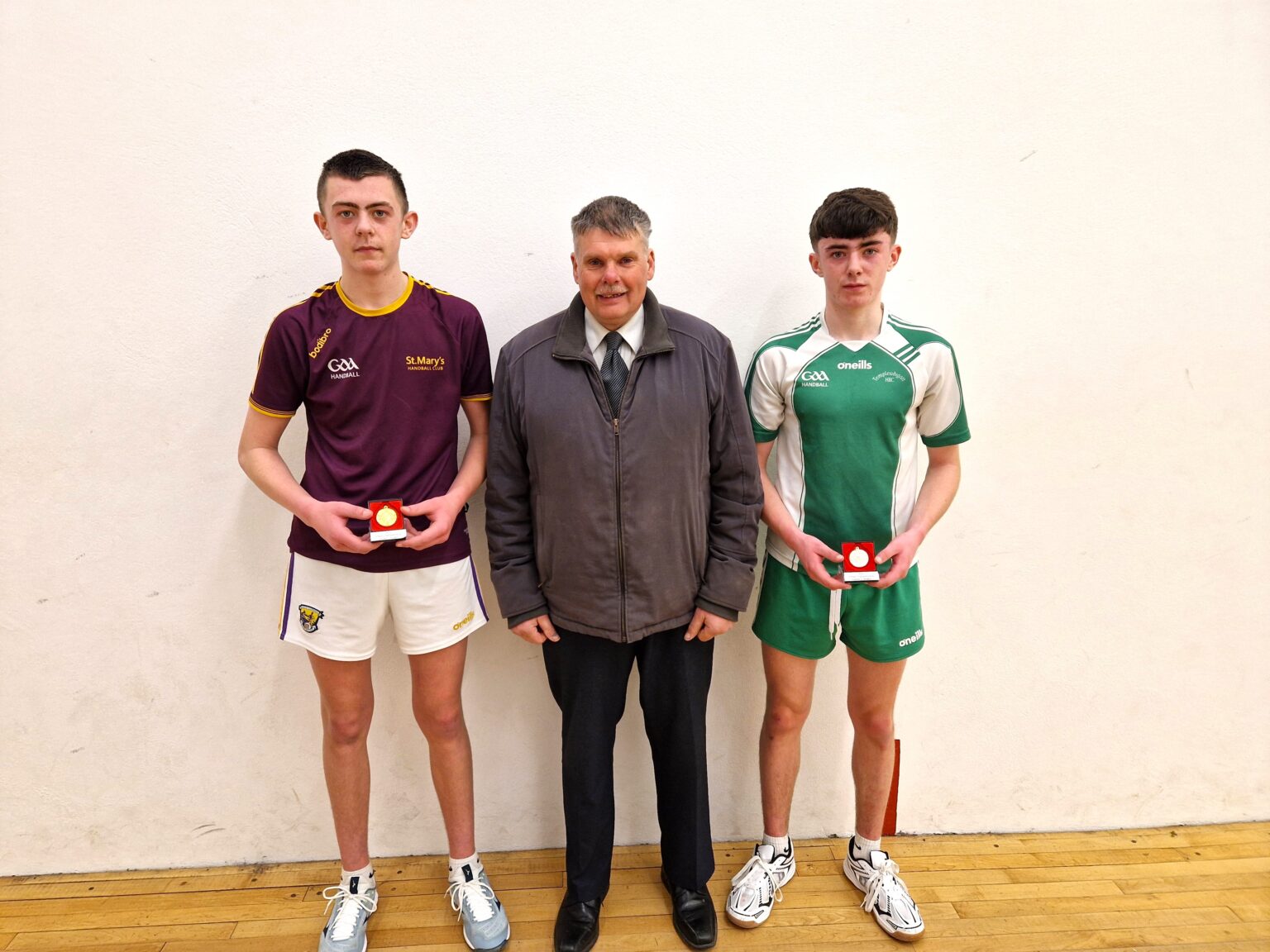 Jamie Barnes and Sean Fitzharris serve up a riveting junior C singles ...