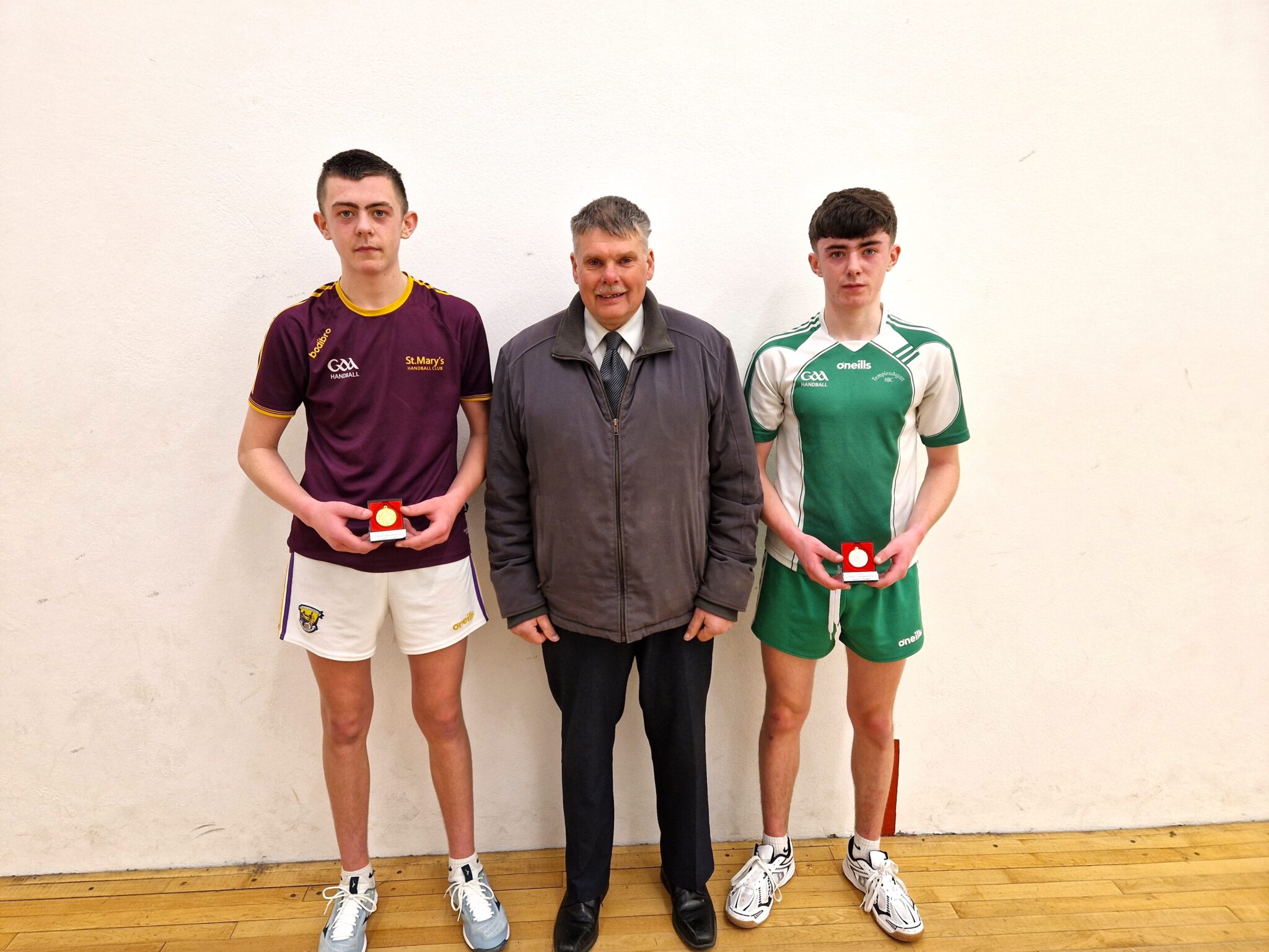 Jamie Barnes and Sean Fitzharris serve up a riveting junior C singles ...